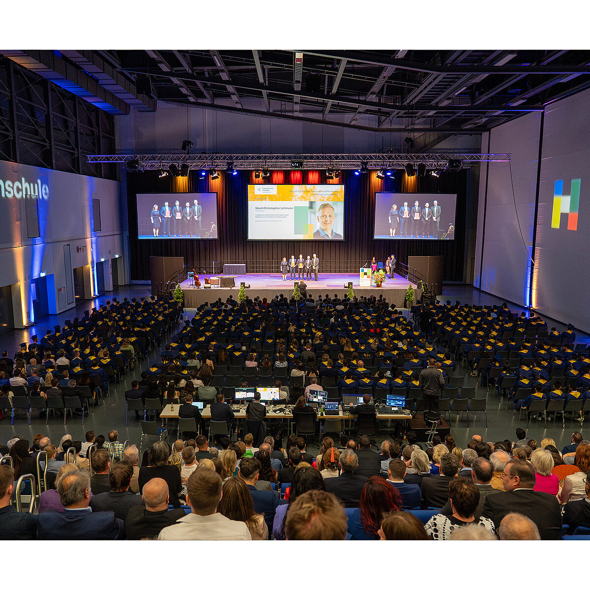 Absolventenfeier: Preise für hervorragende Leistungen - Hof University